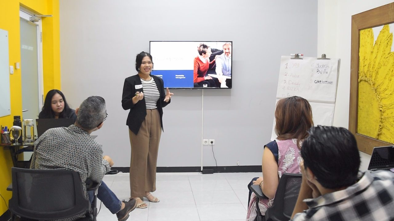 Public Class | .::Talk Incorporation::.